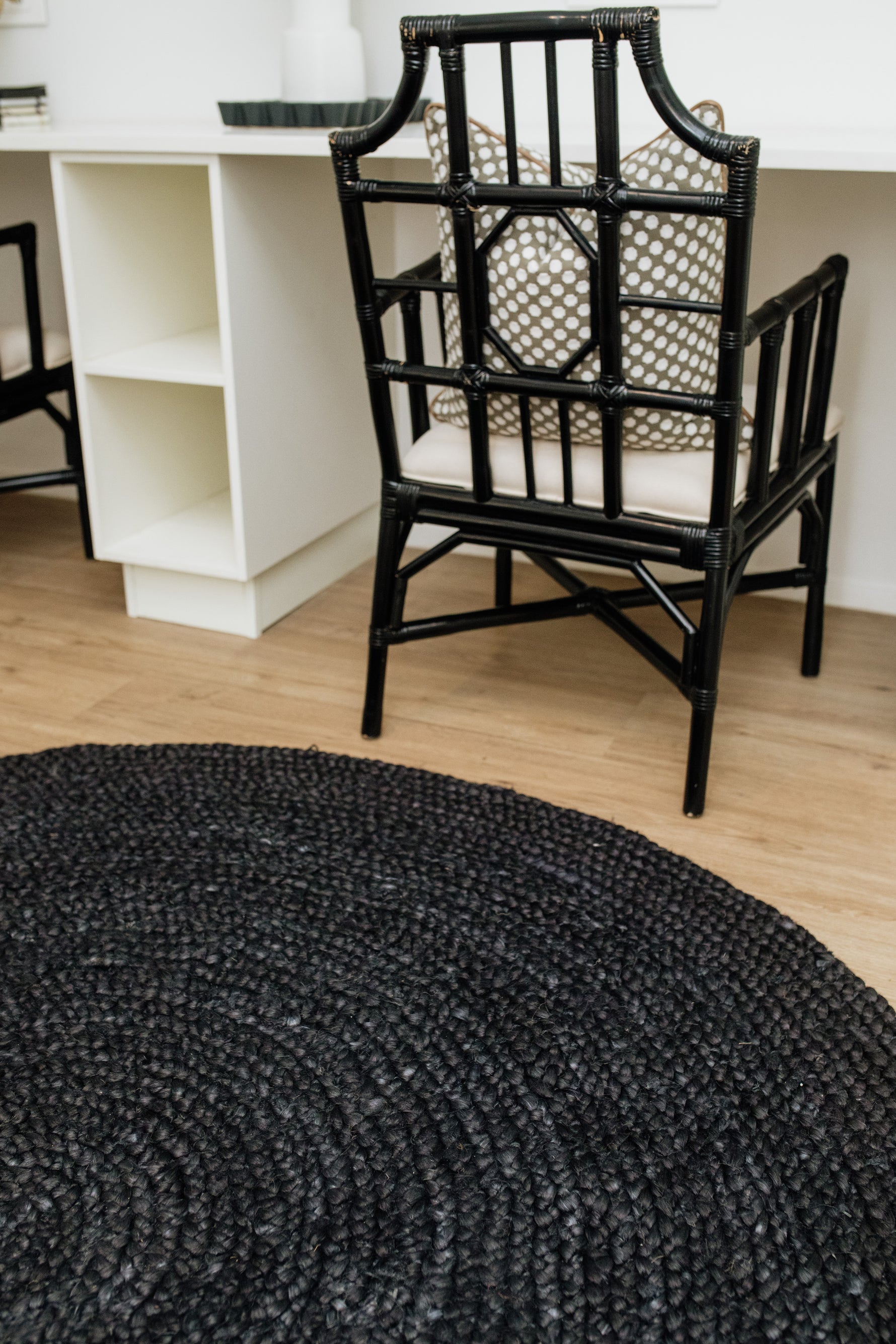 Black Round Jute Rug – Homestead Decor